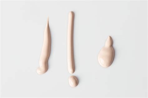 흰색 바탕에 재단의 음영을 나타냅니다 메이크업 제품 텍스처입니다 0명에 대한 스톡 사진 및 기타 이미지 0명 갈색 개체