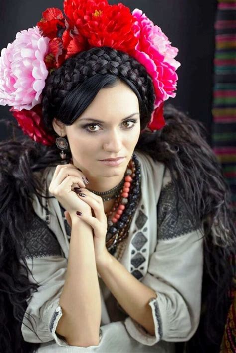 УКРАЇНСЬКИЙ НАРОДНИЙ ОДЯГ Косметические товары Фольклорный стиль Этнические наряды