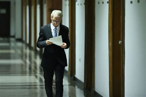 МОН обмисля варианти за обединяване на университети Бунт