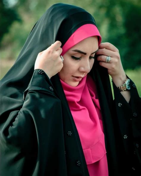 مدلینگ فوق جذاب خانم مجری محجبه خارج از تلویزیون غوغای عکس های