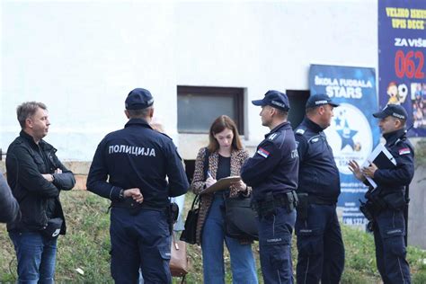 U Strahu Od Izvr Itelja Ljudi Se Okupili U Knjeginje Ljubice