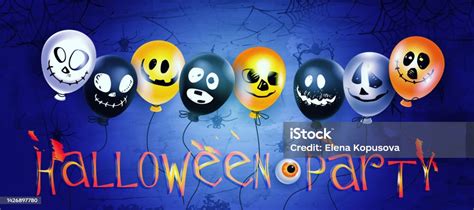 휴일 개념 만화 스타일의 할로윈 파티 거미줄과 거미가있는 추상적 인 배경에 유령 같은 공기 의인화 된 풍선이있는 할로윈 홍보