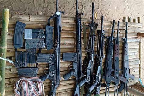 မြိုင်မြို့နယ်တွင် စစ်သား ၃ ဦးနှင့် ရဲ ၄ ဦး လက်နက်ခဲယမ်းအပြည့်အစုံဖြင့် ပြည်သူ့ရင်ခွင်ခိုလှုံ