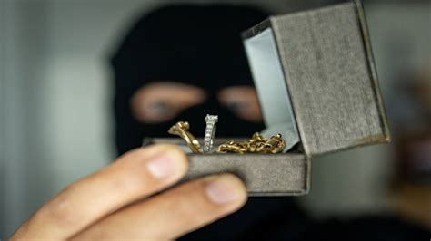 Hombre Es Sentenciado Por Robo De Joyas En Delicias