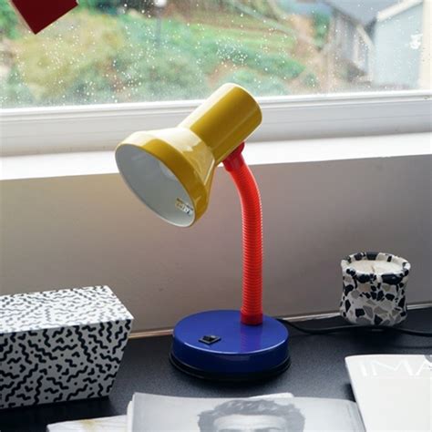 오마주201 멤피스 레트로 테이블램프 위시버킷