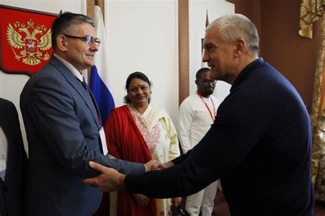 Сергей Аксёнов Провел встречу с международными экспертами и наблюдателями прибывшими в