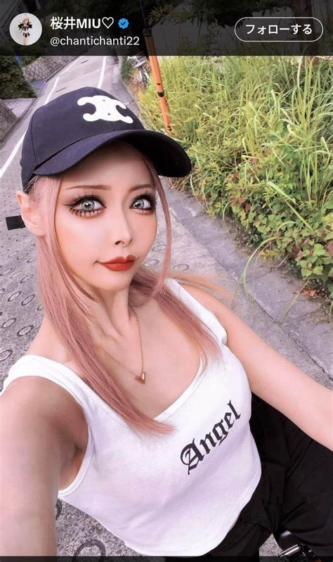 「ほぼ全裸ポスター」アイドルはポスター張りの日々 Xでは「ちょいセクシー」も J Cast ニュース