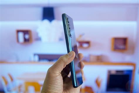 Moto Edge Review Ubergizmo