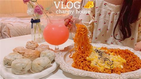 Eng 자취생 브이로그 🧀 불닭볶음면 콘치즈 못지나치지 🧊 얼음 동동 물냉면 만들어먹는 자취 일상 호호만다린하우스갈비치킨가라아게불닭카레만두미역국마켓컬리장보기