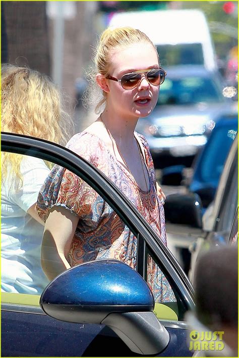 Dakota Fanning On Very Good Girl Sex Scenes I Wasnt Very Uncomfortable With It Photo
