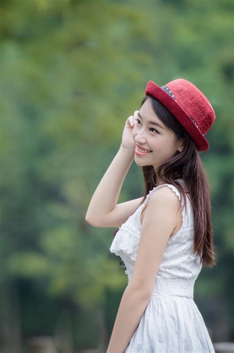 山間小河邊上的赤腳少女仙姿玉色 每日頭條