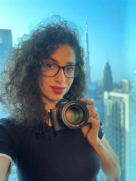 Camera Poses Ideas How To Look Better Poses That Look