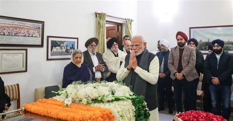 দেশের প্রাক্তন প্রধানমন্ত্রী মনমোহন সিংহকে শেষ শ্রদ্ধা জানাতে পৌঁছে গেলেন নরেন্দ্র মোদী সঙ্গে