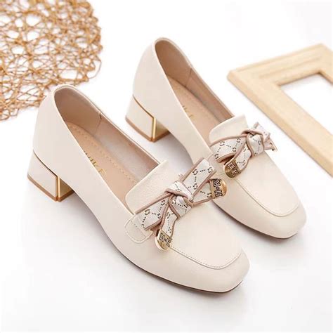 ⚡รองเท้าผู้หญิงแฟชั่น รองเท้าส้นสูง ป้องกันการลื่นและกันน้ำ ส้นหนา รองเท้าส้นสูงแฟชั่น Shopee