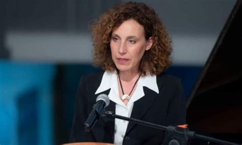 Tamara Ziv Uron Besimtarët Katolikë Për Kremtën E Krishtlindjes Kosova Sot