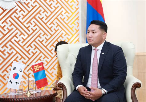 Монголд үйл ажиллагаа явуулдаг БНСУ ын байгууллагууд НОК т хандив өгөв