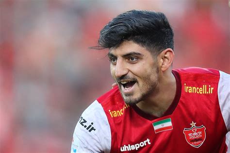 مهدی ترابی بر اساس سنت قدیمی بهترین مرد لیگ بیست و دوم طرفداری