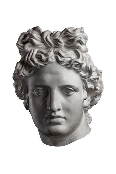 흰색 배경에 예술가를 위한 태양의 아폴로 신 머리의 고대 동상의 흰색 석고 사본 남자 얼굴의 석고 조각 르네상스 시대 초상화 프리미엄 사진
