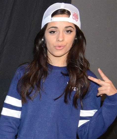 Pin By Claraa Contreras On Camila Cabello Con Gorra Fashion Beanie Hats