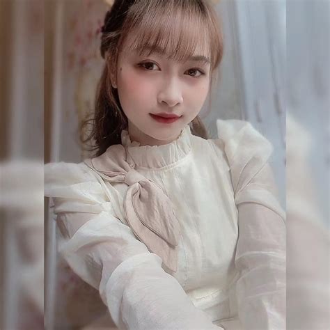 Hình Nền Gái Xinh Full HD Cho Điện Thoại Máy Tính