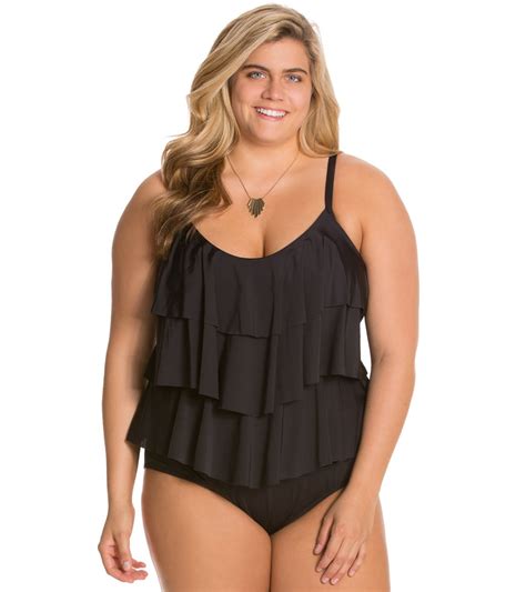 How To Choose Flattering Plus Size Swimwear
