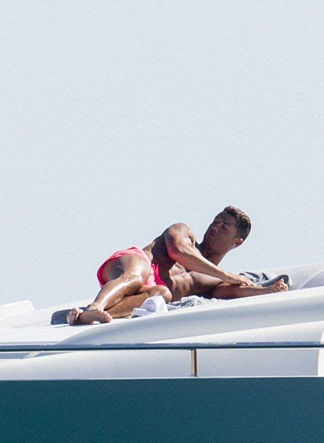 Hunky Cristiano Ronaldo Shows Off His Incredible Physique Artofit