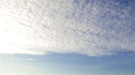 구름 배경아름다운 푸른 하늘 하늘 구름 화창한 날 배경 질감에 푸른 하늘에 공기와 푹신한 구름 공간을 복사합니다 희망의 개념 0명에 대한 스톡 사진 및 기타 이미지 Istock