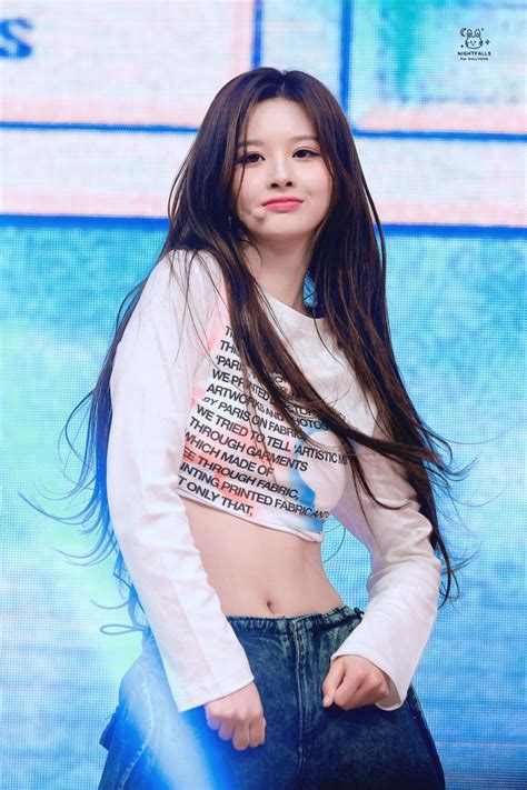 Pin By 97x97 On Nmixx Kpop Girls Korean Girl Kpop Fashion
