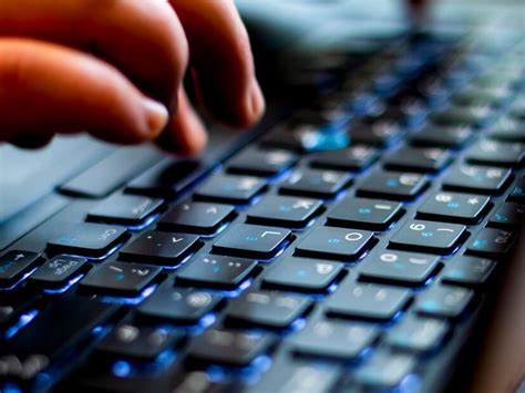 કીબોર્ડમાં F અને J અક્ષરો પર આ નિશાન શેના હોય છે શું તમે જાણો છો આનો સાચો જવાબ Why Are There