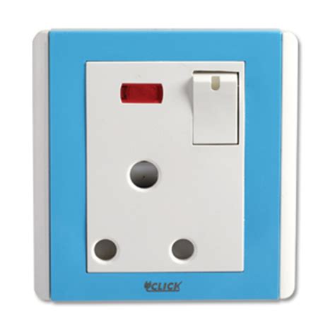 Click Irish 3 Pin Round Socket With 15a White