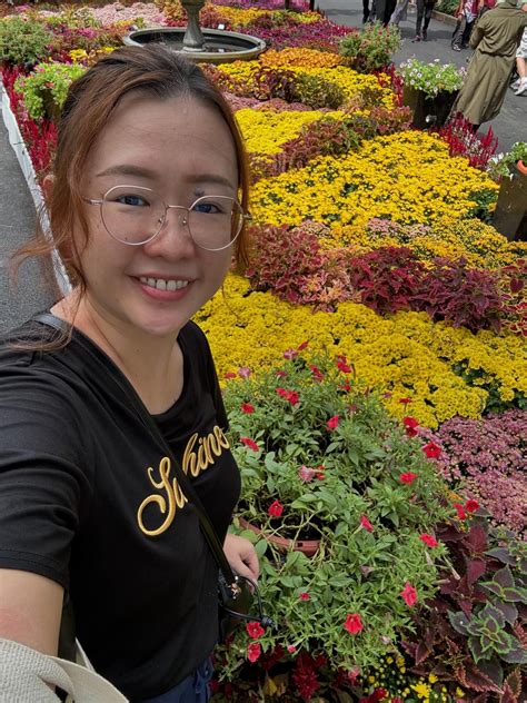 《百年孤独》里最经典的一句话： 人生的本质，就是一个人活着。不要对别人心存太多期待，我们总是想要找到能为自己分担痛苦和悲伤的人，可大多时候，我们那些惊天动地的伤痛，在别人眼里，不过是随手拂过