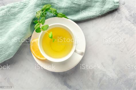 레몬과 민트 잎이 있는 녹차 한 잔 텍스트를 위한 장소로 상단에서 촬영 0명에 대한 스톡 사진 및 기타 이미지 0명 감귤류 과일 감기와 독감 Istock
