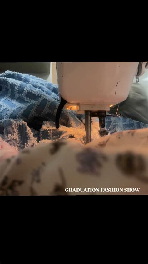 정유리 내가 기억하려고 만든 졸업패션쇼영상🪡🧵 내 머릿속에 있는 것을 끄집어내어 실제 작업물로 표현한다는 것은 부족한 점이 많았던 나로서는 정말 쉽지 않은 일이었다