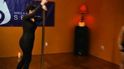 Photos From Kris Jenners Funniest Moments E Online Kris Jenner Kim And Kourtney Kardashian