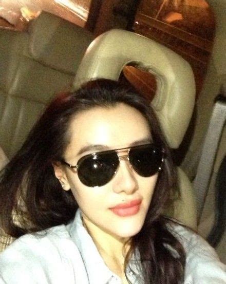 首富之子王思聰隔空掐架愛戴 嘲笑其整容裝海歸 傳媒 人民網