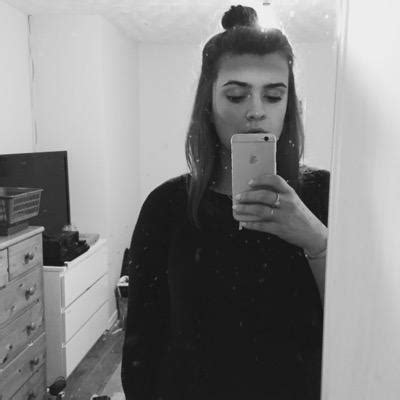 R O B Y N Robynellie Posts X