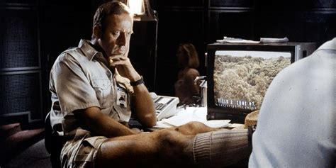 Why Muldoon Died In Jurassic Park Despite Surviving In The Book