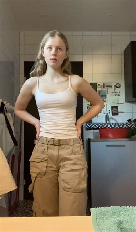 Pin Tillagd Av Max På Mood Vackra Tjejer Flickor Stilar