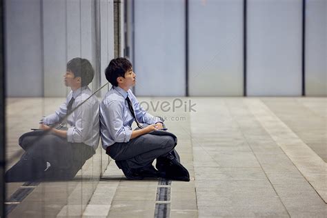감정이 쇠약해진 비즈니스 사무직 남성 사진 무료 다운로드 Lovepik