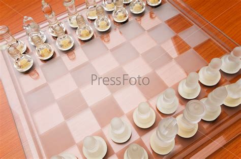 Фотография на тему Набор шахматных фигур на игровом поле Pressfoto