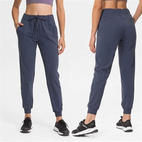 Best Soccer Mom Outfits 13 Comfy And Trendy Styles
