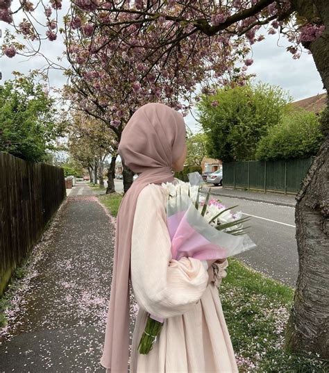 Pin By 𝐟𝐢𝐥𝐪𝐚𝐦𝐚𝐫 ོ On ᶠˡᵒʷᵉʳˢ ོ Hijabi Aesthetic Muslimah Aesthetic Hijabi