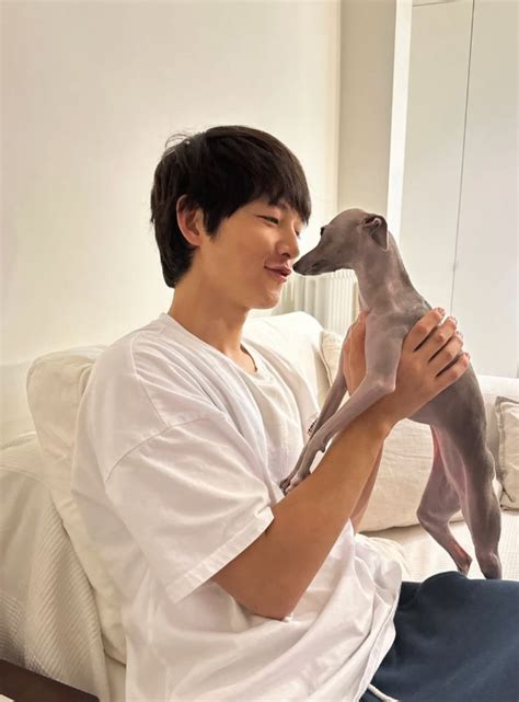 ‘케이티♥ 송중기 아내와 아닌 그녀와 함께한 근황 패션 오늘뭐입지