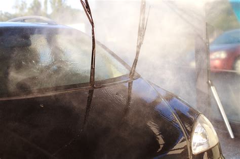 셀프 서비스 세차장에서 분무기에서 자동차를 씻는 클로즈업 0명에 대한 스톡 사진 및 기타 이미지 0명 국산 자동차 기계류