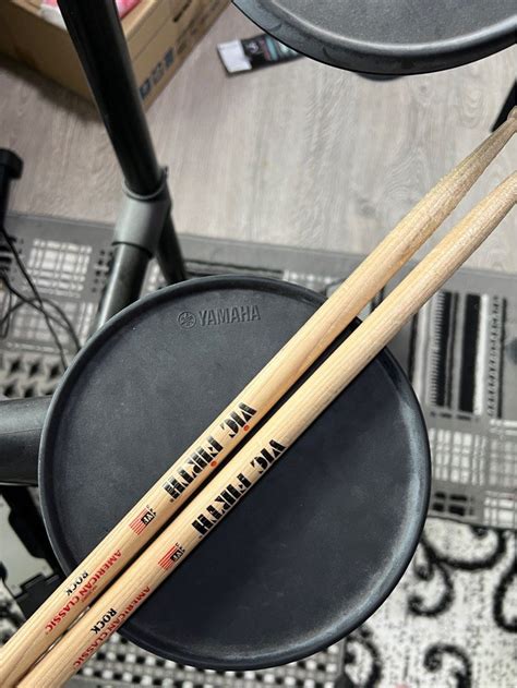 Yamaha Electronic Drum Set Dtx 402k Hobbies And Toys Music And Media