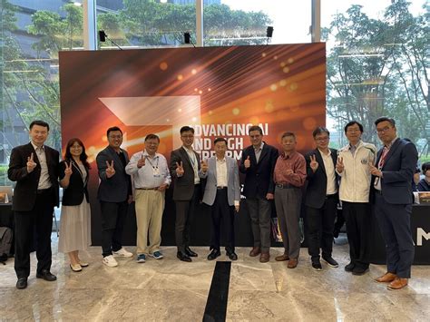 president jeffrey j p tsai leads asia university ai team on visit to taipei computex amd exhibition