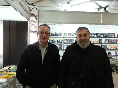 Петър Величков Днес на панаира на книгата писателят и приятел Деян Енев ми каза да се снимаме