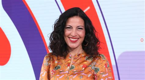 САМО В ПИК И РЕТРО Деси Стоянова взема 135 лева на калпак за частен урок Информационна