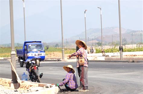 ສາມຫຼ່ຽມຄໍາ ແລະ ເຂດພັດທະນາກວມລວມໄຊເສດຖາ ຂາດເຂີນຄົນງານຫຼາຍ — ຂ່າວລາວ ວິທຍຸເອເຊັຽເສຣີ ພາສາລາວ