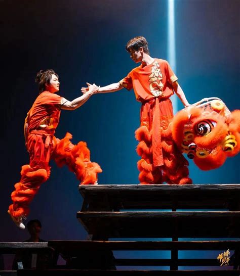 从广东到上海，陈小春演绎“咸鱼强”，音乐剧《雄狮少年》热血归来